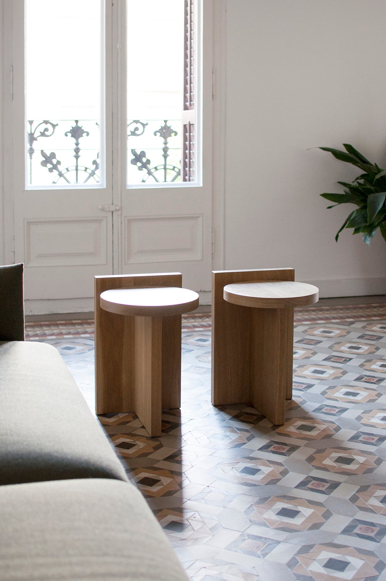 Taco oak - Geometric oak wood stool - GOFI