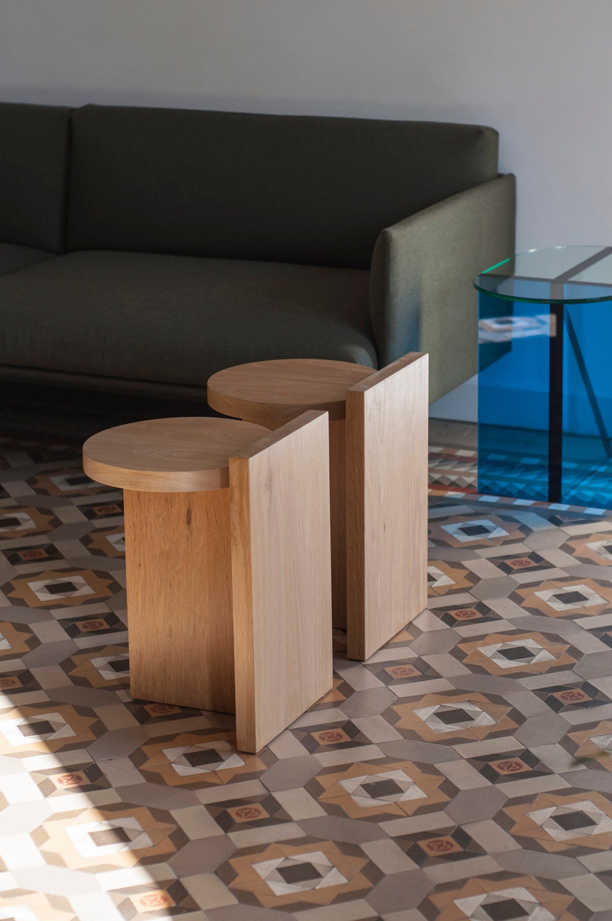 Taco oak - Geometric oak wood stool - GOFI