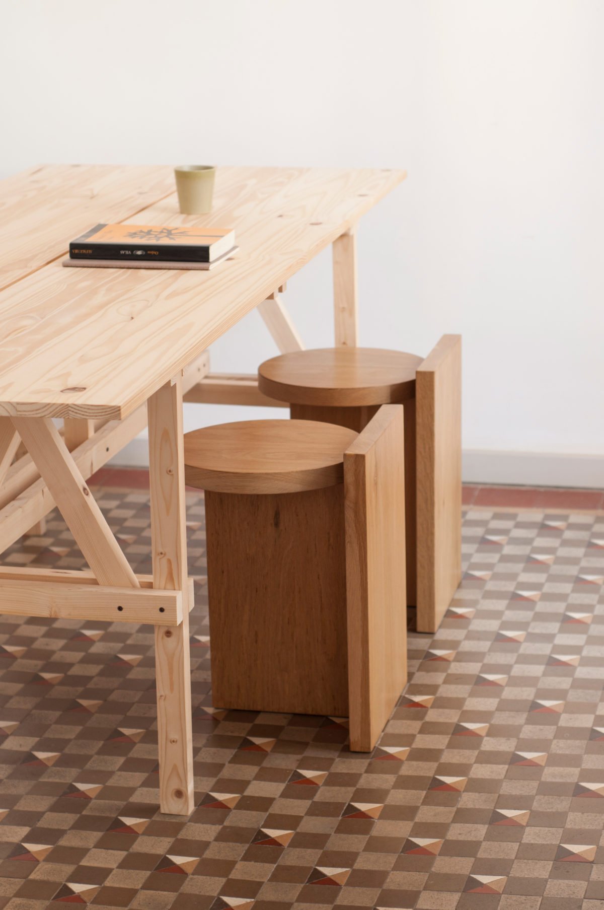 Taco oak - Geometric oak wood stool - GOFI